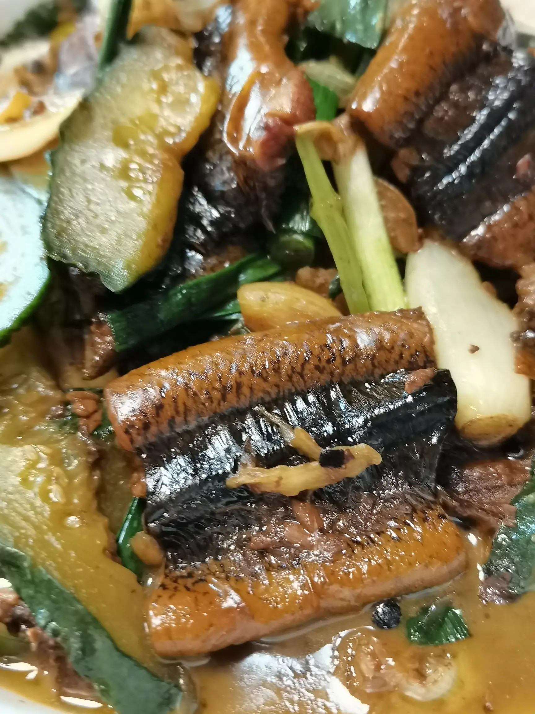 四十年老家厨烧的一道全家都爱吃的黄焖鳝鱼 家在深圳